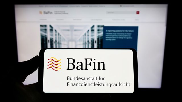 Gefahr durch Finfluencer – Lässt die BaFin zu viel Leine?